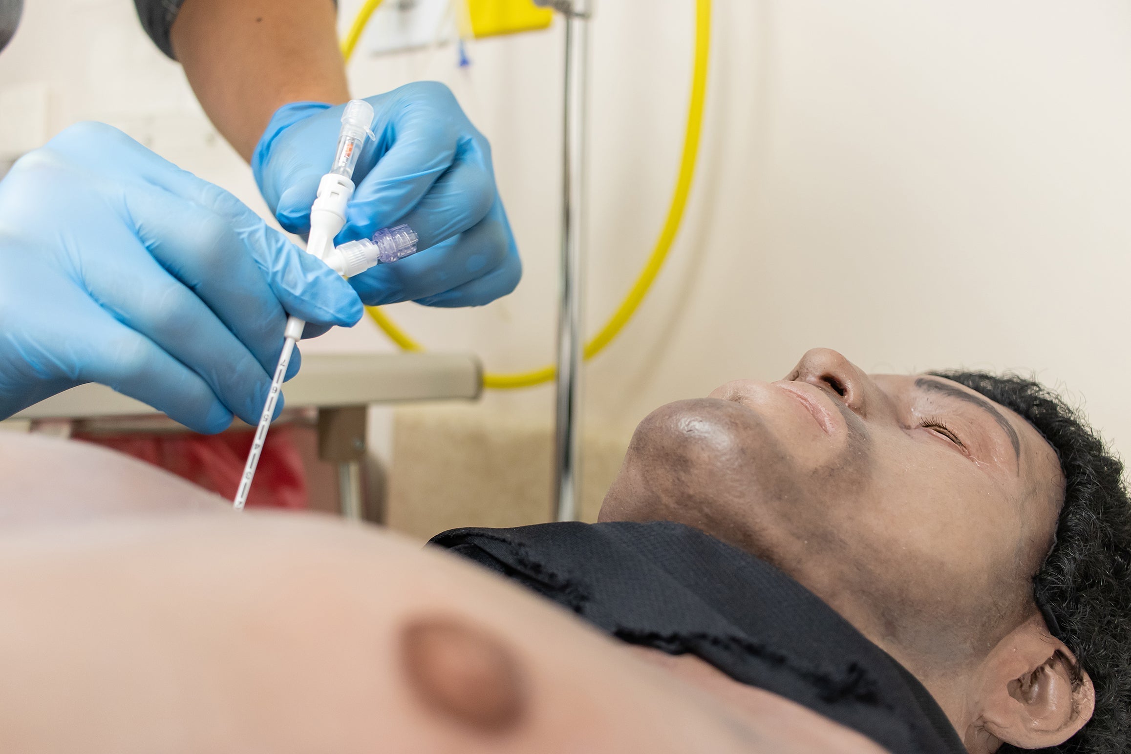 Penetrating thoracic trauma injuries and the use of Pneumofix ...